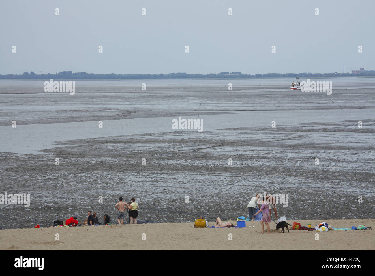 Deutschland, Niedersachsen, Varel-Dangast, Strand mit Watt und ...