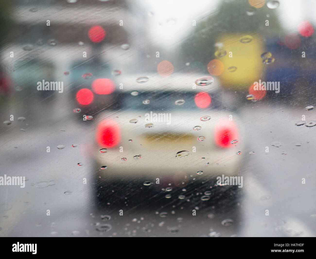 Auto windschutzscheibe regen -Fotos und -Bildmaterial in hoher ...