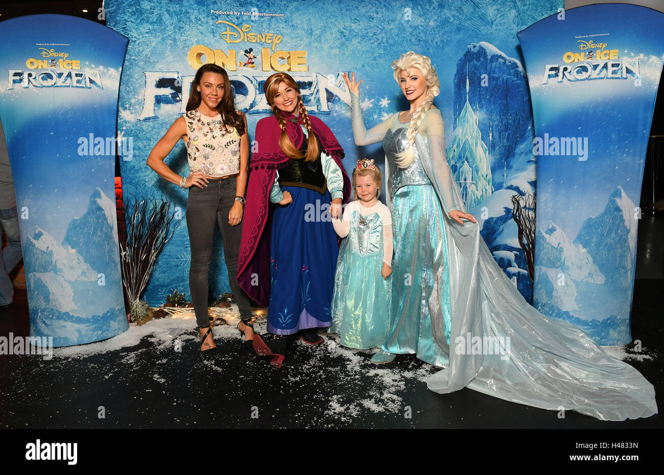 Michelle Heaton trifft Anna und Elsa bei der UK-Premiere von Disney On ...