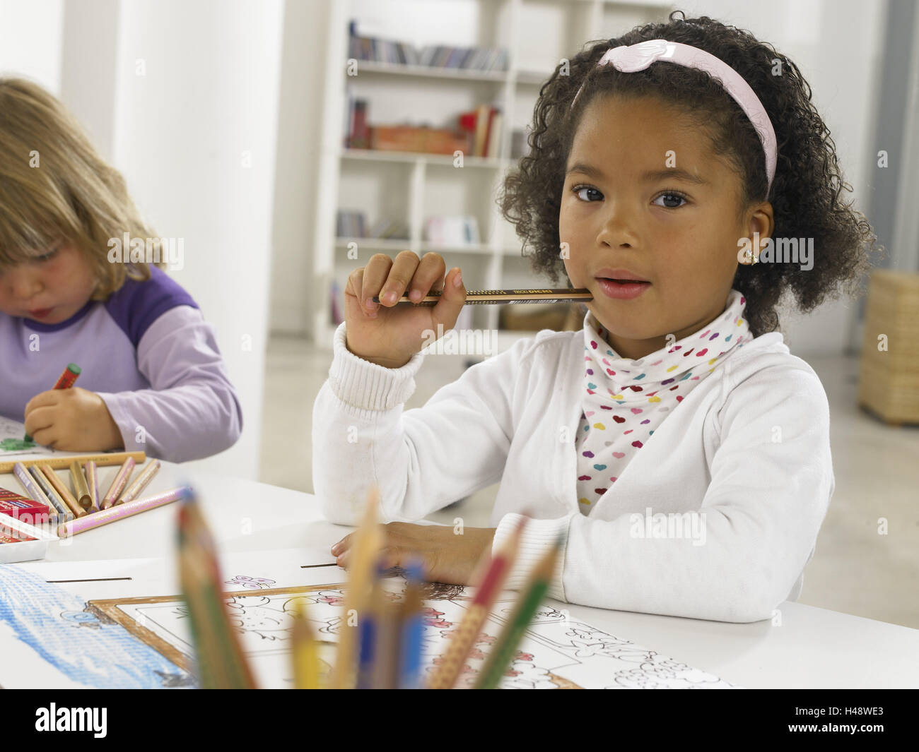 Kindergarten zeichen -Fotos und -Bildmaterial in hoher Auflösung – Alamy