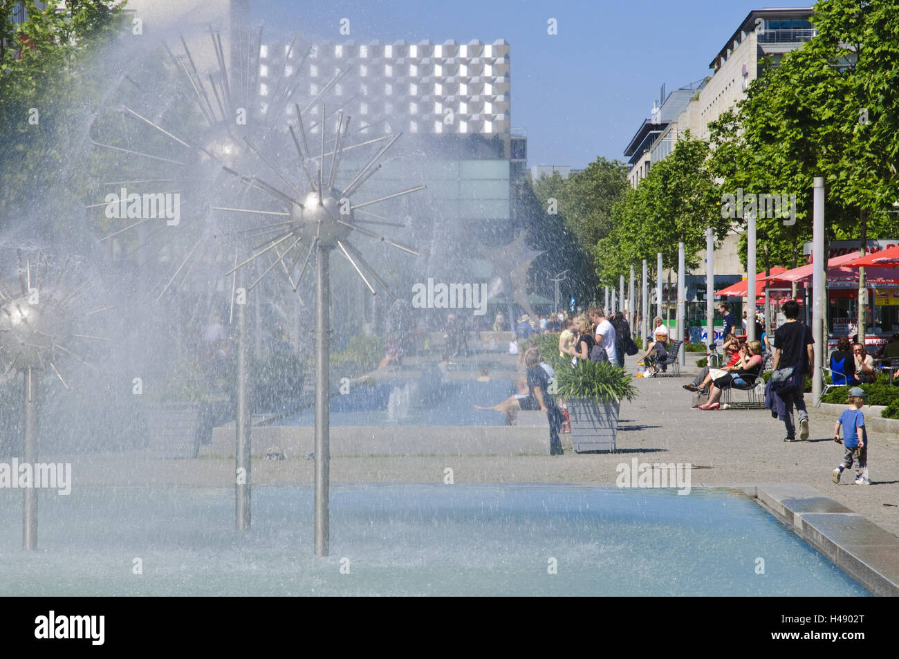 Fußgängerzone Prager Straße Stockfotos und -bilder Kaufen - Alamy