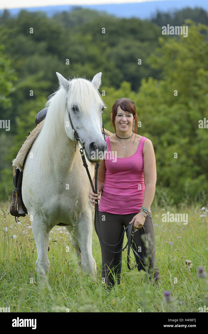 Reiter, Pferd, Connemara, Haflinger, Wiese, Frontal stehend, Blick in ...