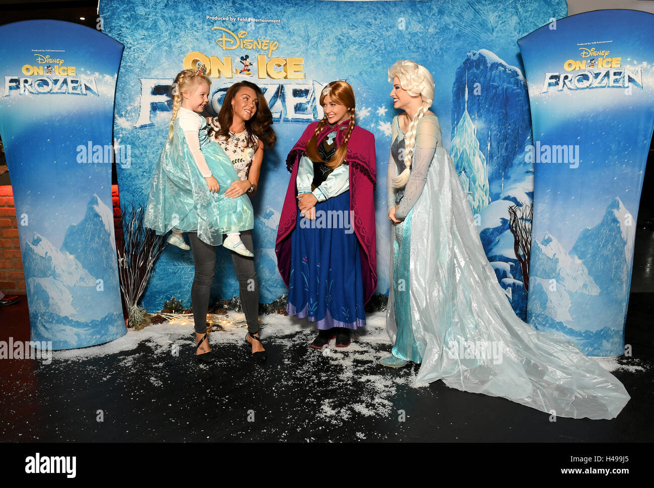 Michelle Heaton trifft Anna und Elsa bei der UK-Premiere von Disney On ...