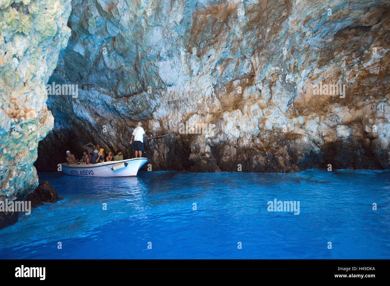 Kroatien, Dalmatien, Vis, die Blaue Grotte "Modra Spilja" auf der Insel ...