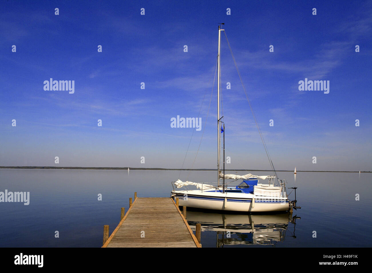 Deutschland, Niedersachsen, Steinhuder Meer, Bootssteg, Segelboote ...