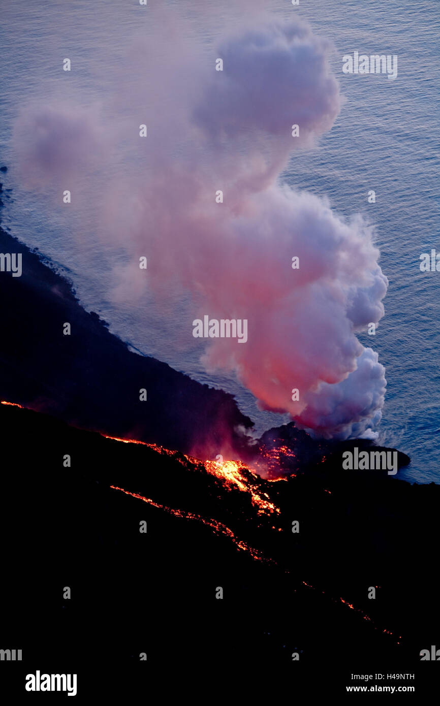 Vulkanausbruch von stromboli -Fotos und -Bildmaterial in hoher Auflösung – Alamy