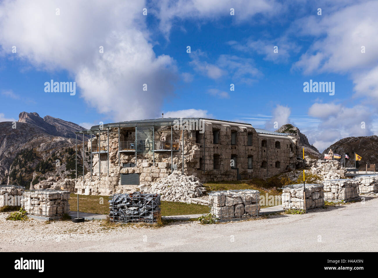 Fortification tre sassi valparola pass -Fotos und -Bildmaterial in ...