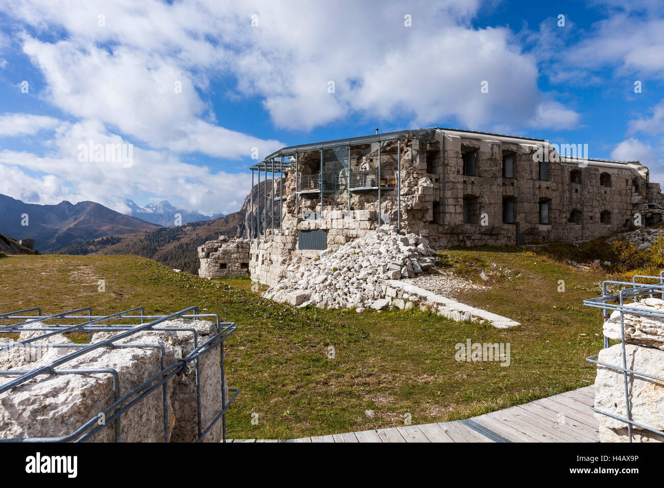 Fortification tre sassi valparola pass -Fotos und -Bildmaterial in ...