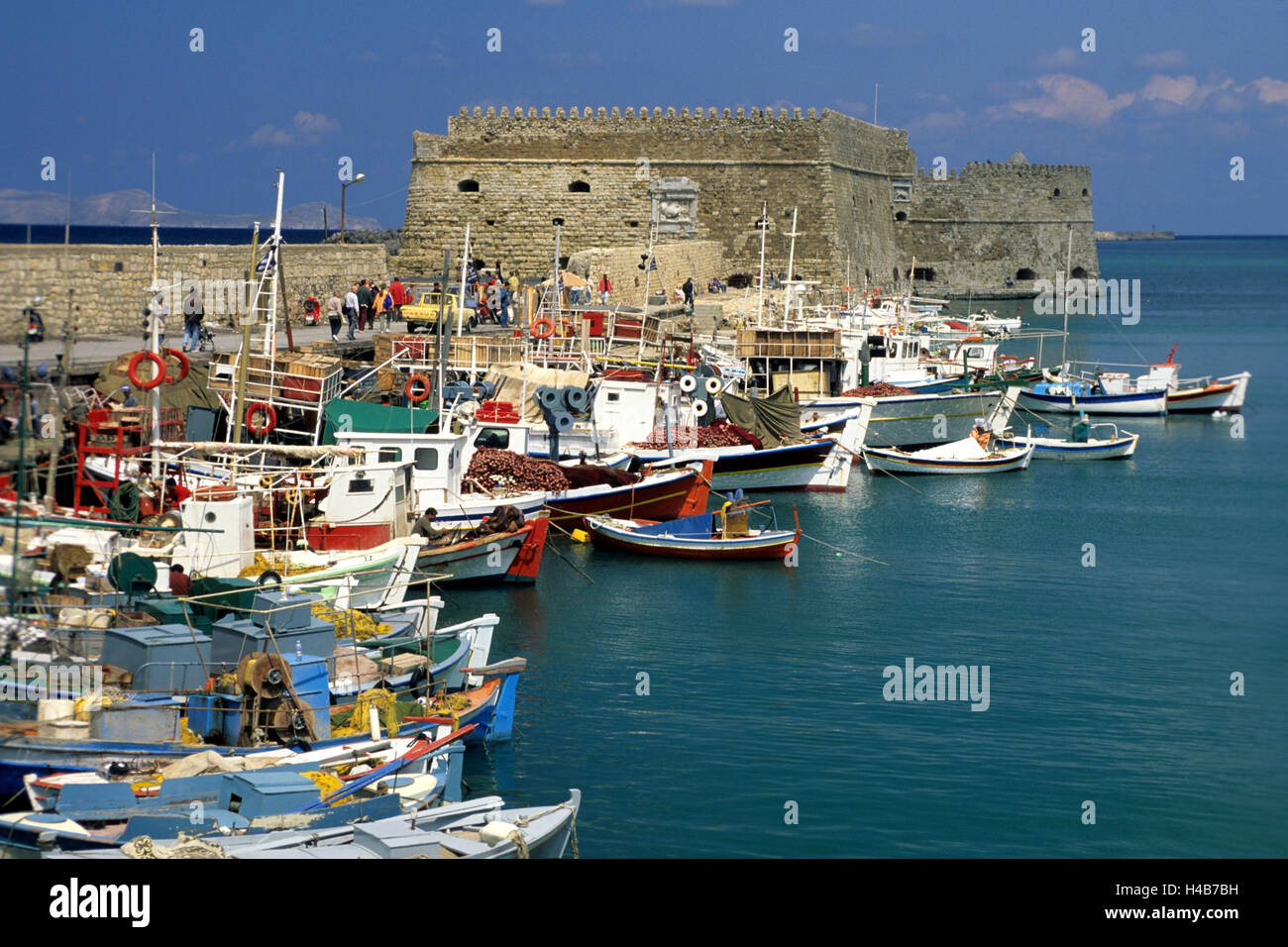 Kreta boote iraklio heraklion -Fotos und -Bildmaterial in hoher ...