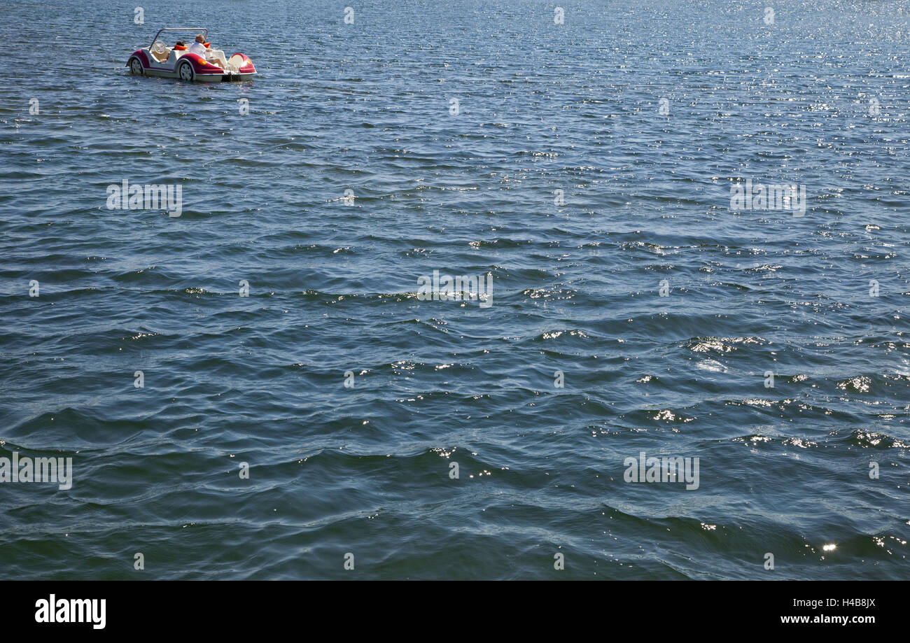 Tretboot, Wasser, Auto, Freizeit Stockfotografie - Alamy