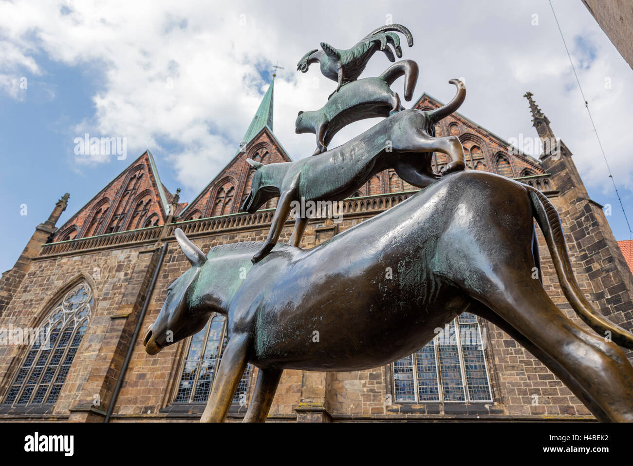 Statue bremen stadtmusikanten -Fotos und -Bildmaterial in hoher ...