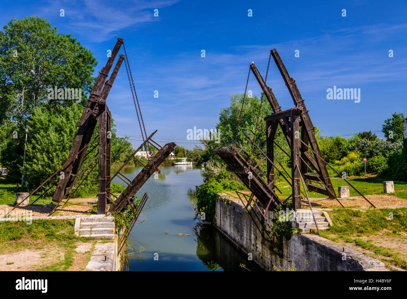 Vincent van gogh die brücke von arles -Fotos und -Bildmaterial in hoher ...
