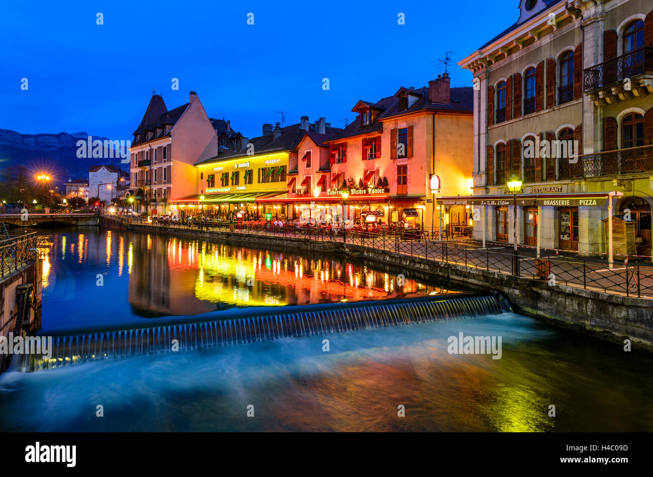 Altstadt annecy bei nacht -Fotos und -Bildmaterial in hoher Auflösung ...