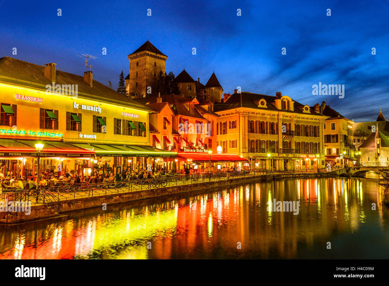 Altstadt annecy bei nacht -Fotos und -Bildmaterial in hoher Auflösung ...