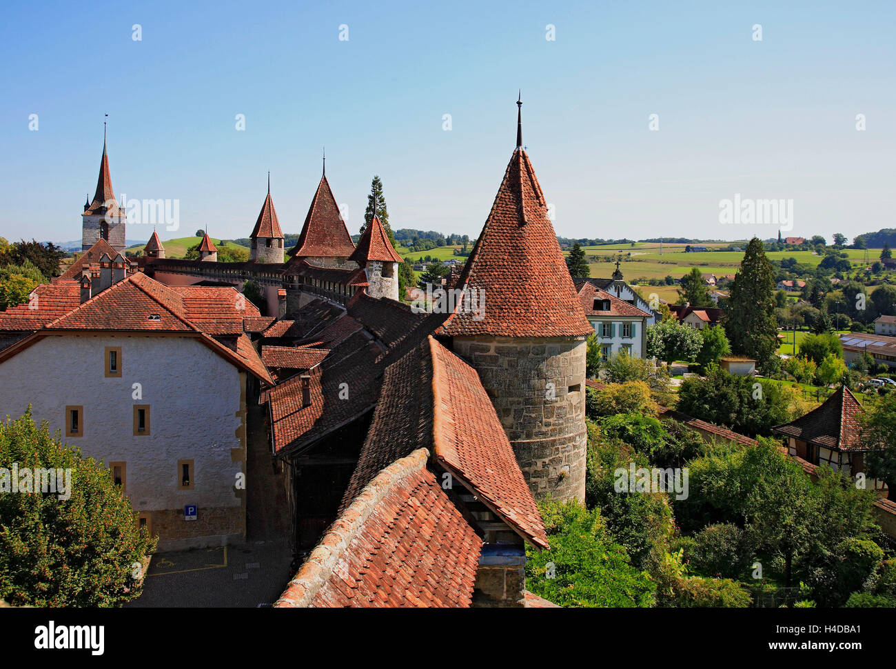 Stadtmauer von murten im kanton freiburg -Fotos und -Bildmaterial in ...