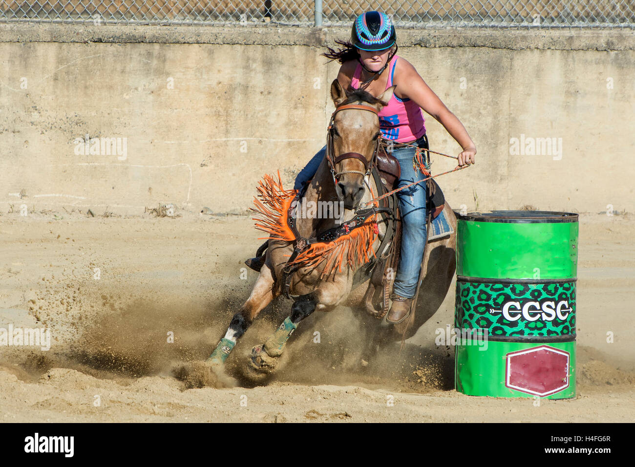 Barrel race -Fotos und -Bildmaterial in hoher Auflösung – Alamy