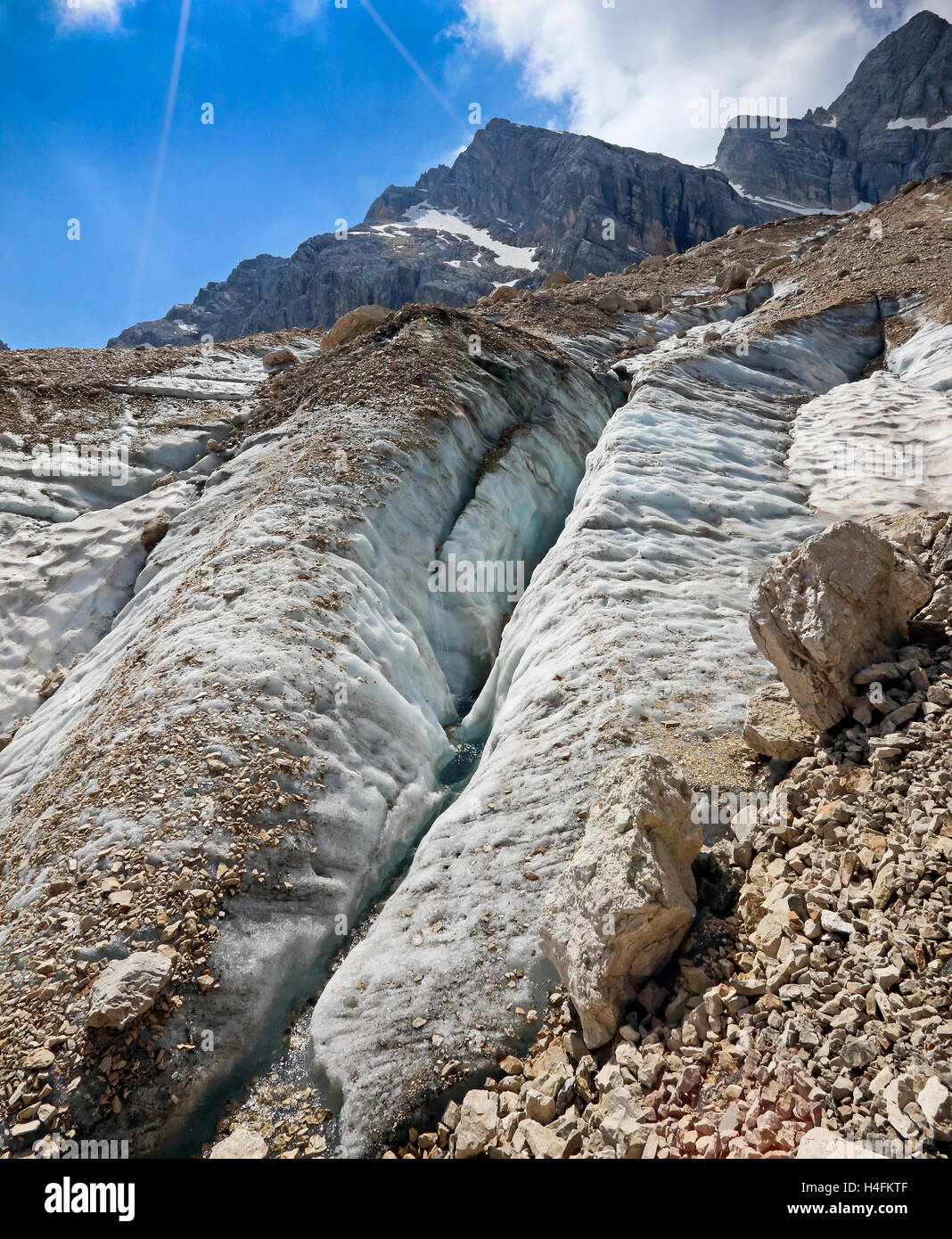 Gletscherspalten und risse -Fotos und -Bildmaterial in hoher Auflösung ...