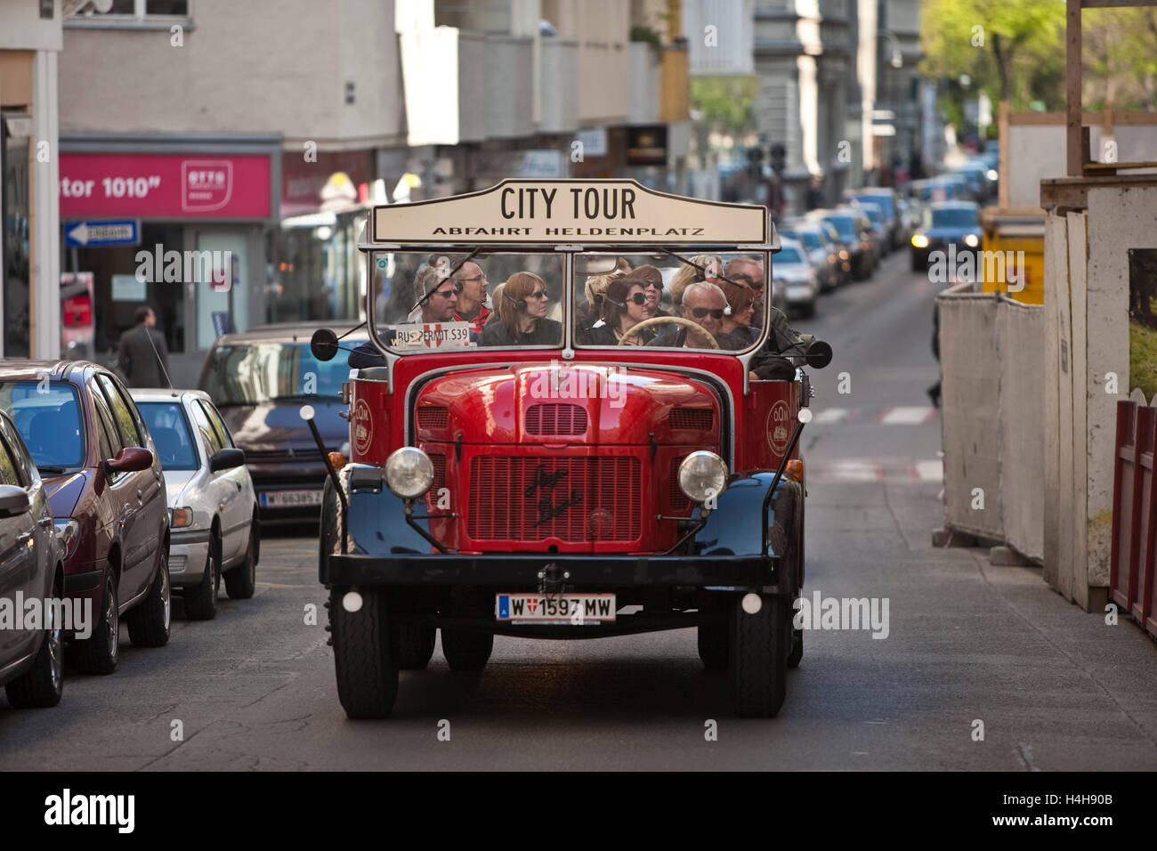 Taxi für Touristen im historischen Bezirk in Wien, Österreich, Europa ...