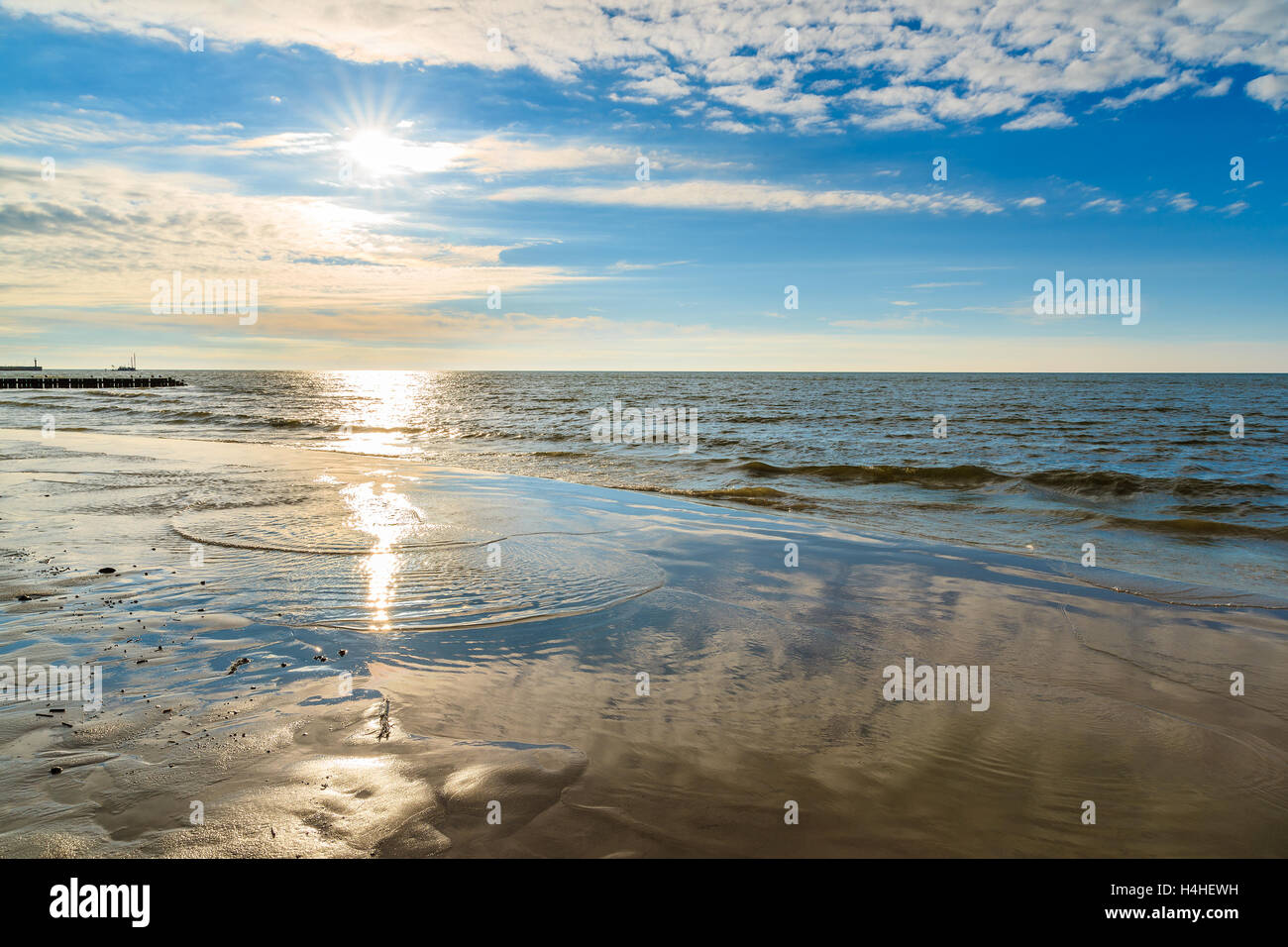 Sonne und meer am strand -Fotos und -Bildmaterial in hoher Auflösung ...