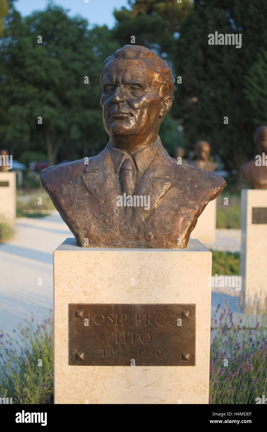 Josip Broz Tito Bronze Büste Statue in Pula, Kroatien Stockfotografie ...