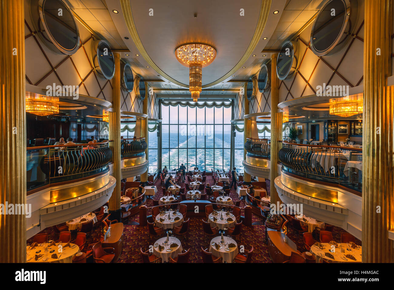 Im Speisesaal auf der MS Color Magic. Ein ursprünglich im Besitz und ...