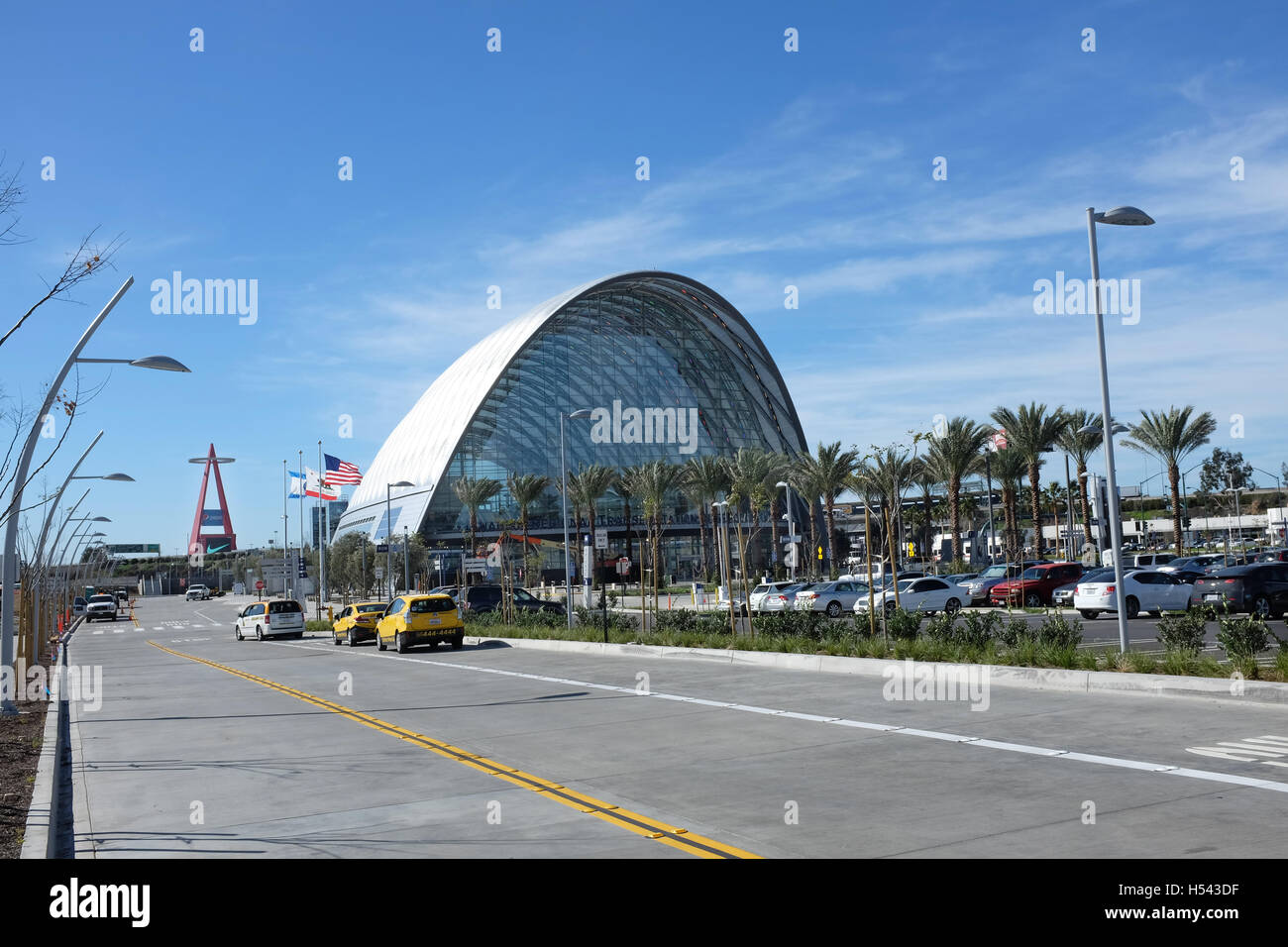 Anaheim Regional Transportation Intermodal Center. Das Terminal dient ...