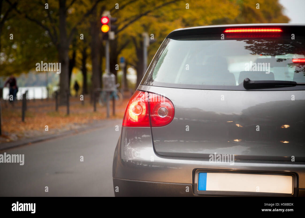 Auto an der ampel -Fotos und -Bildmaterial in hoher Auflösung – Alamy