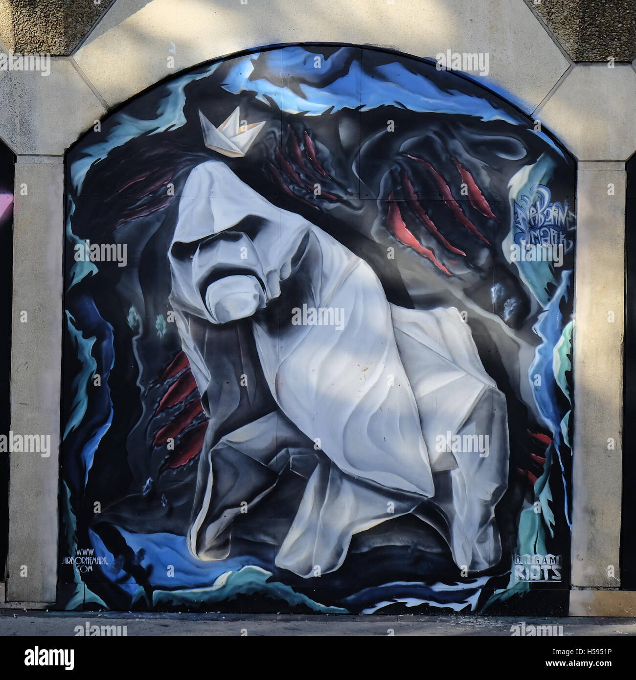 Monster graffiti street art -Fotos und -Bildmaterial in hoher Auflösung ...