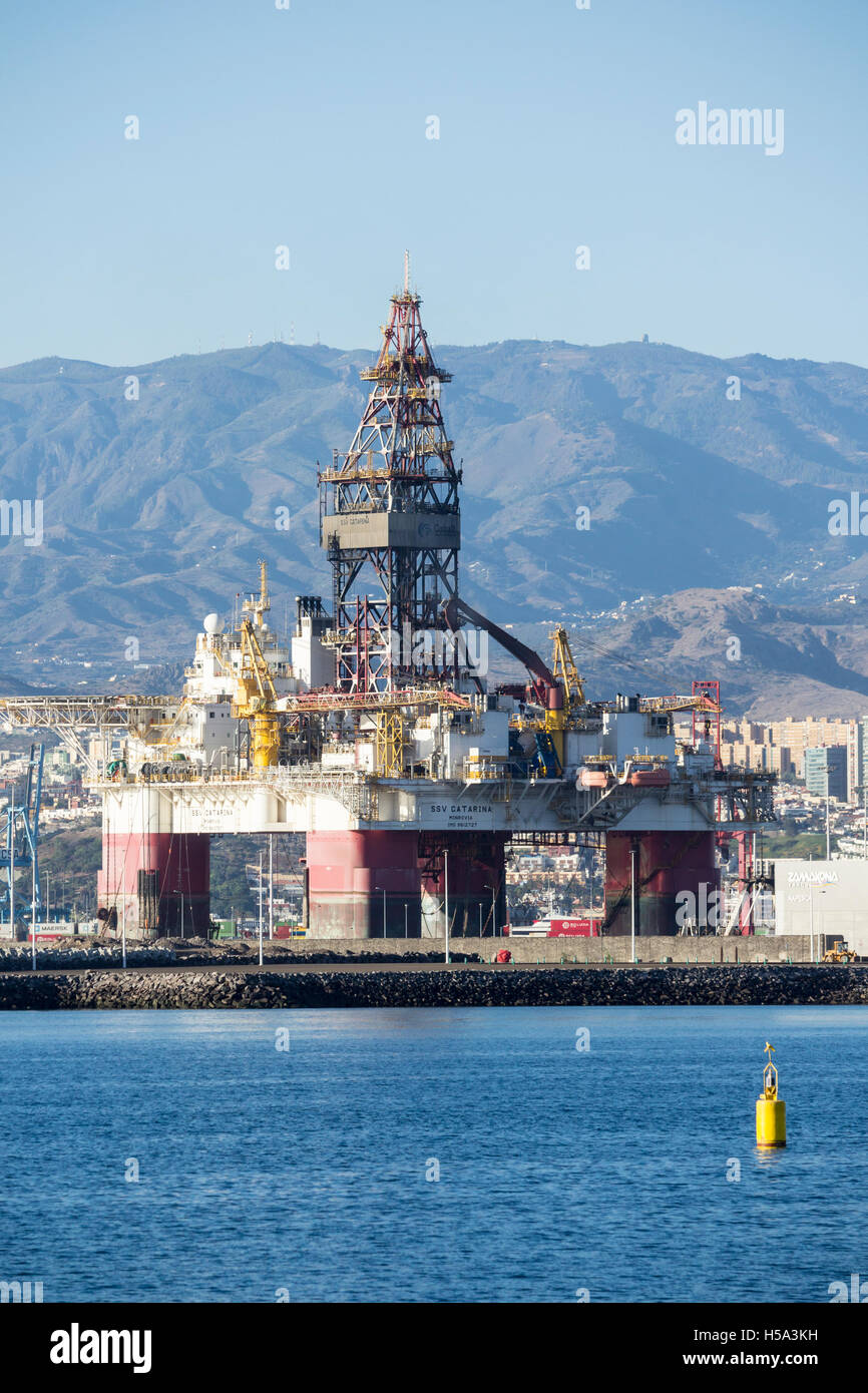 Bohrinseln in Las Palmas Hafen (Puerto De La Luz) auf Gran Canaria mit ...