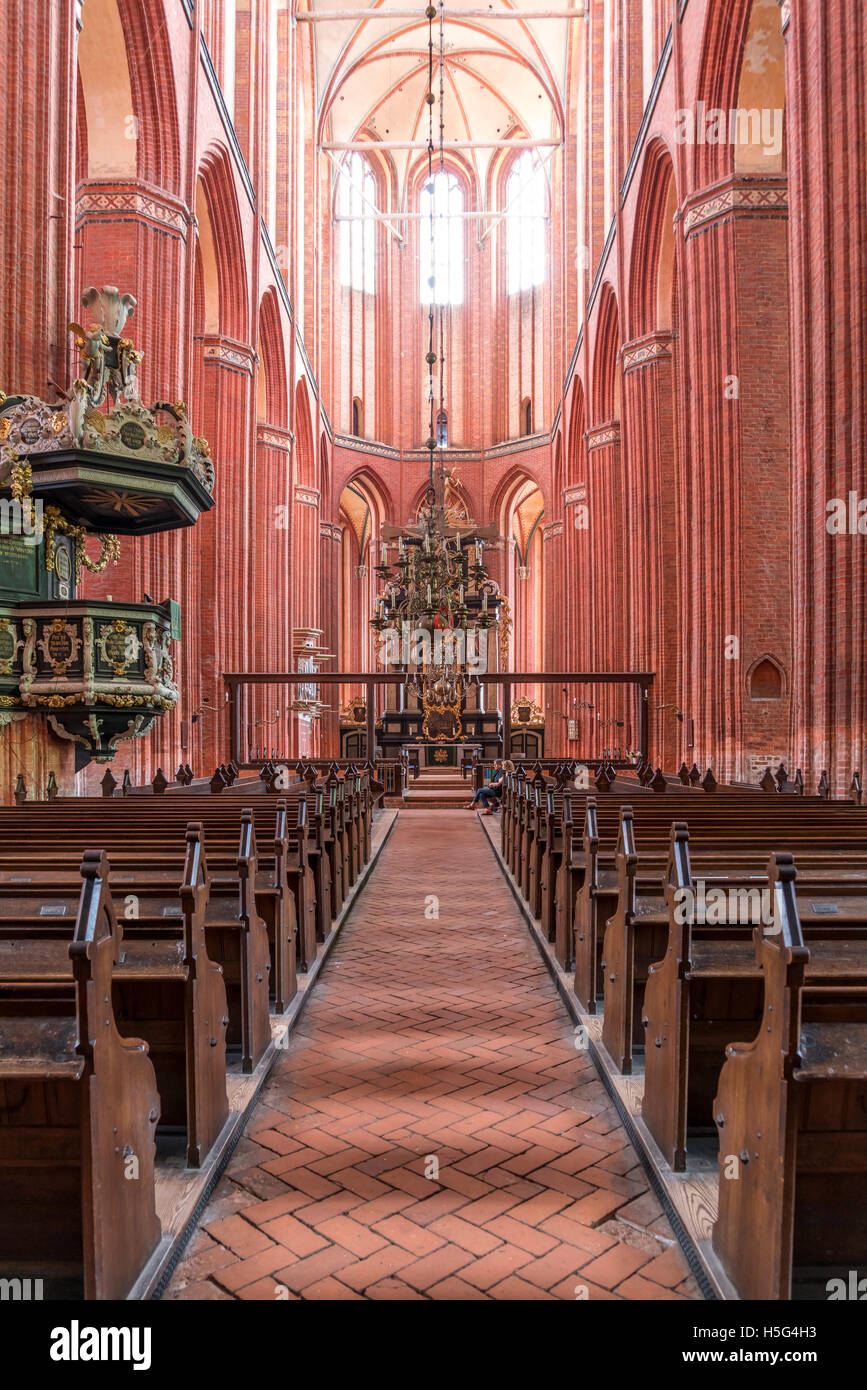 Innenraum der st nikolai kirche -Fotos und -Bildmaterial in hoher ...