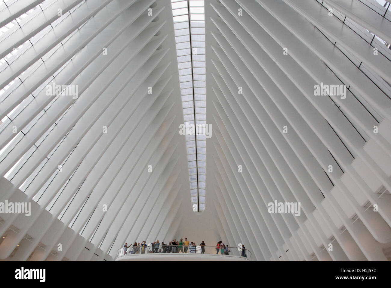 Oculus, dem Verkehrsknotenpunkt vom Architekten Santiago Calatrava, auf ...