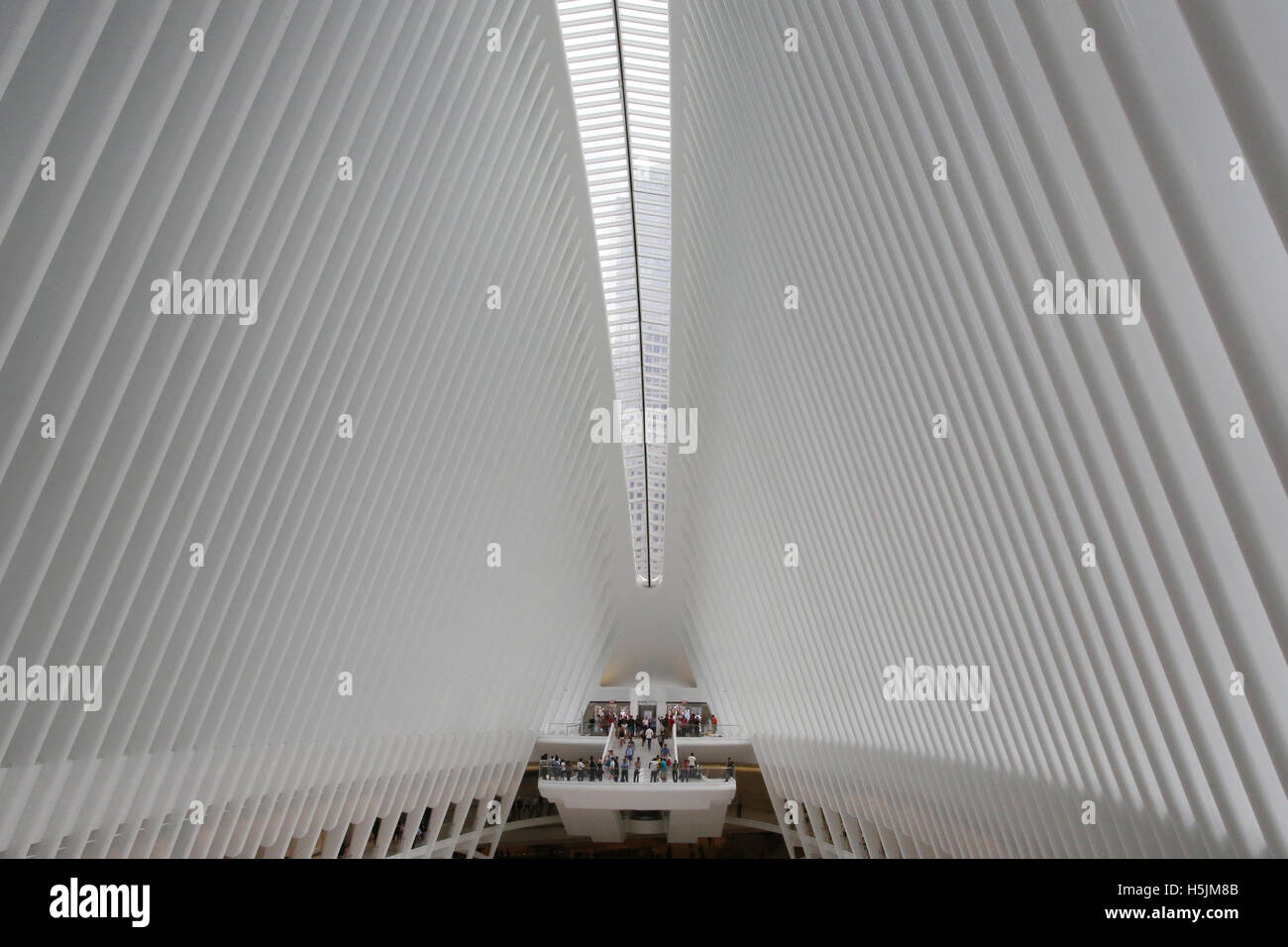 Oculus, dem Verkehrsknotenpunkt vom Architekten Santiago Calatrava, auf ...