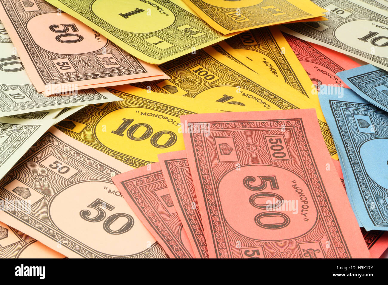 Monopoly board game 100 bank -Fotos und -Bildmaterial in hoher ...