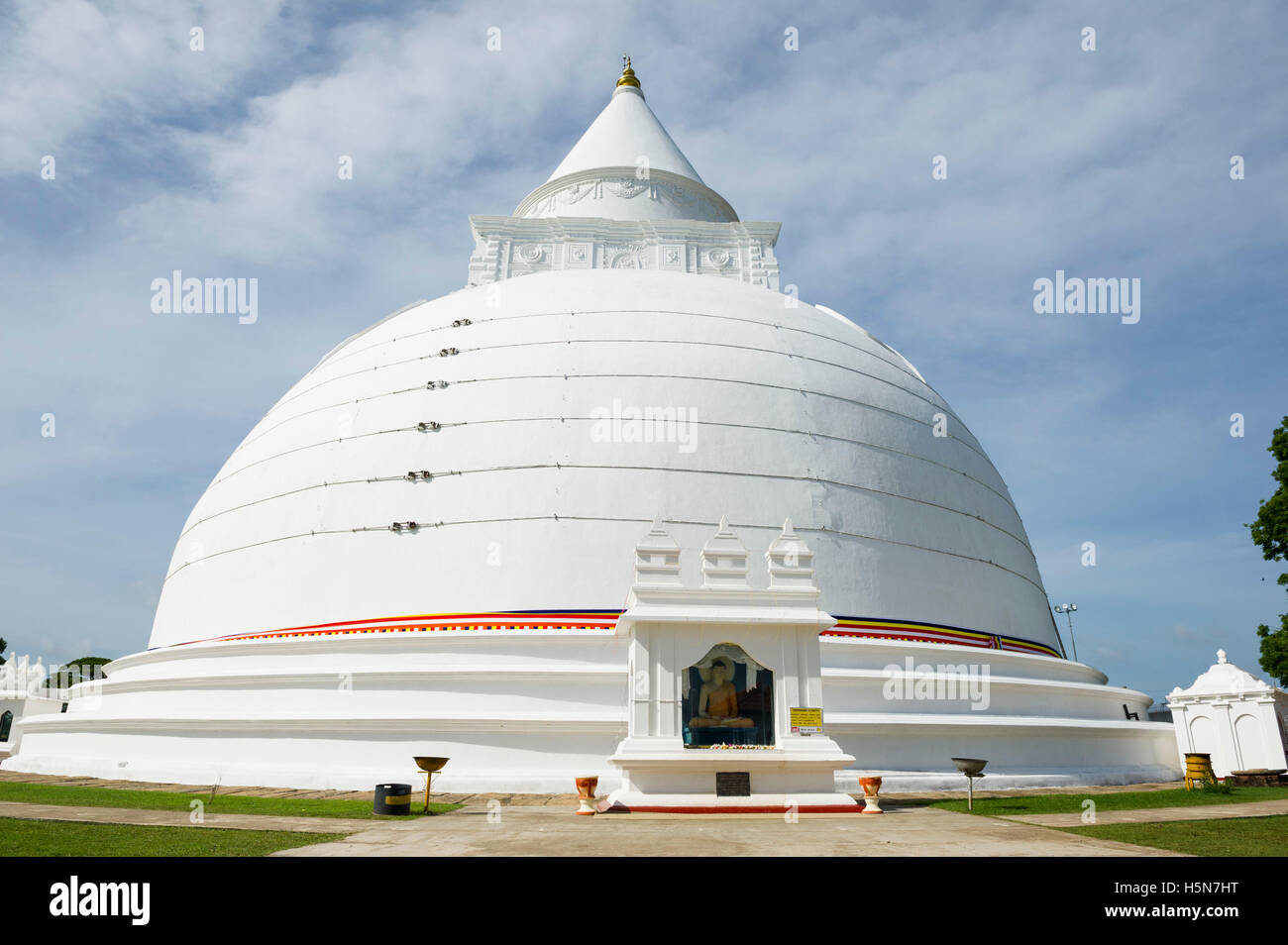 Tissamaharama raja maha vihara -Fotos und -Bildmaterial in hoher ...
