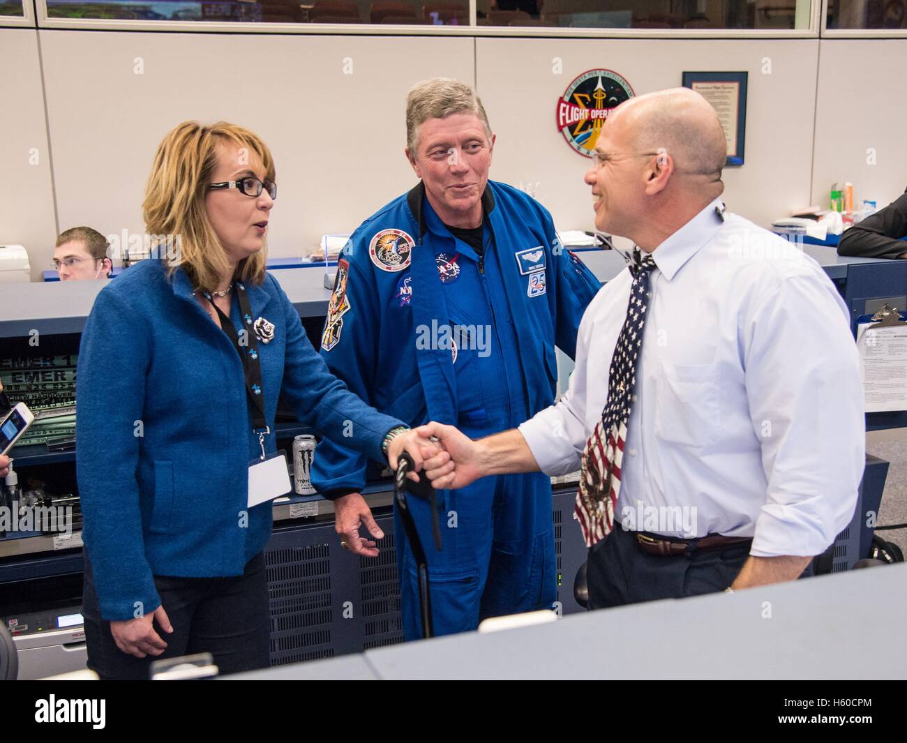 Ehemalige Arizona Kongressabgeordnete Gabrielle Giffords trifft NASA ...