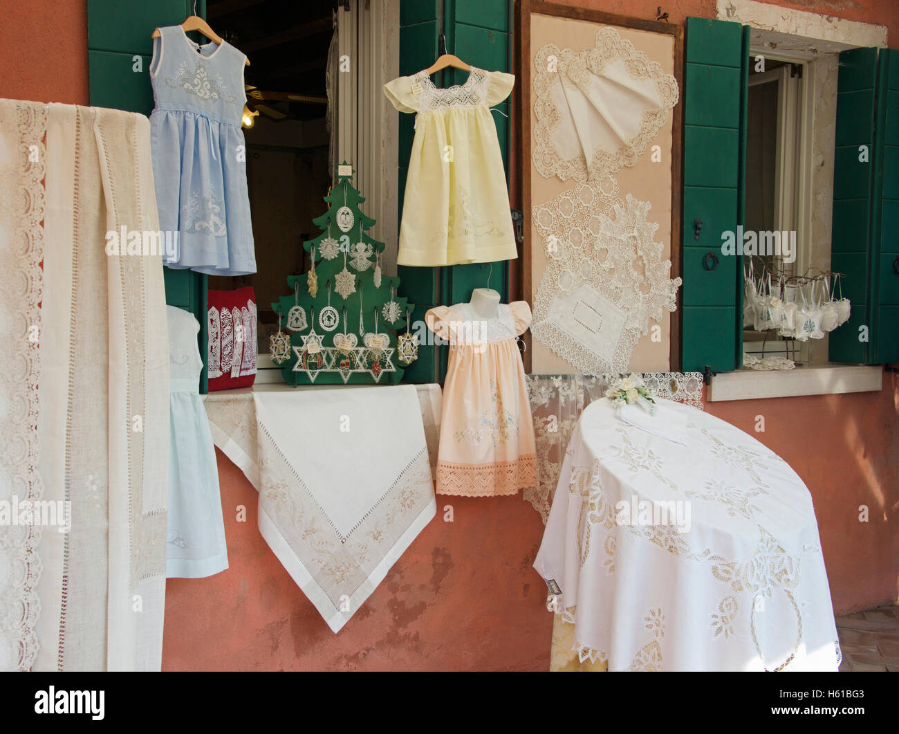 Burano lace shop -Fotos und -Bildmaterial in hoher Auflösung – Alamy