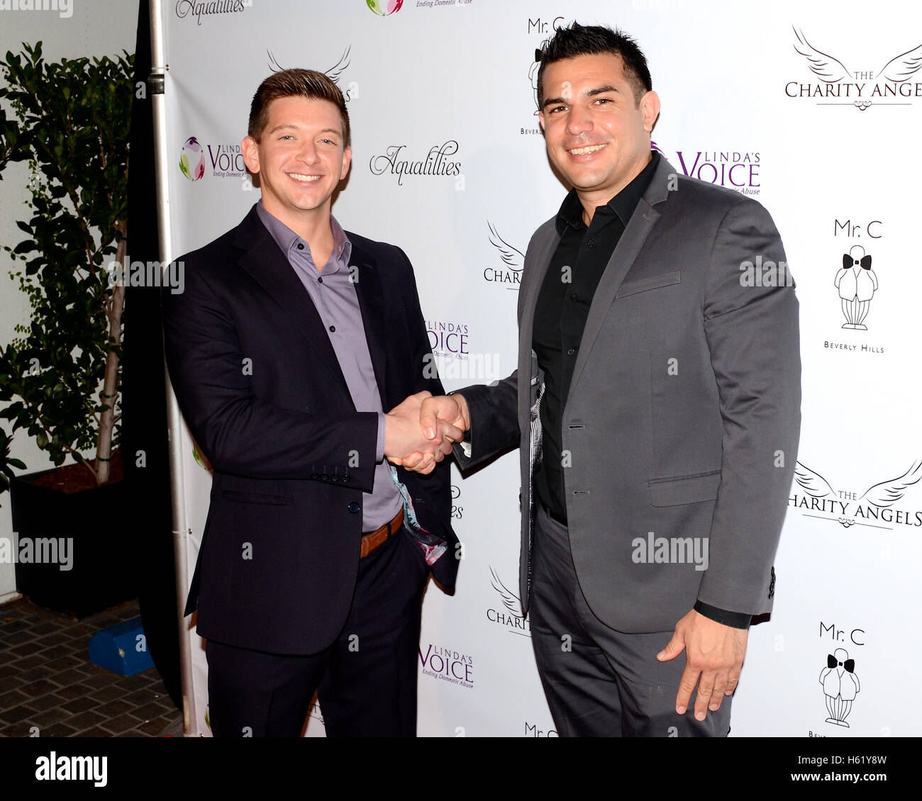 Zach Taylor und Tom Packard besucht BBQ und Bikinis nutzen gehostet von ...