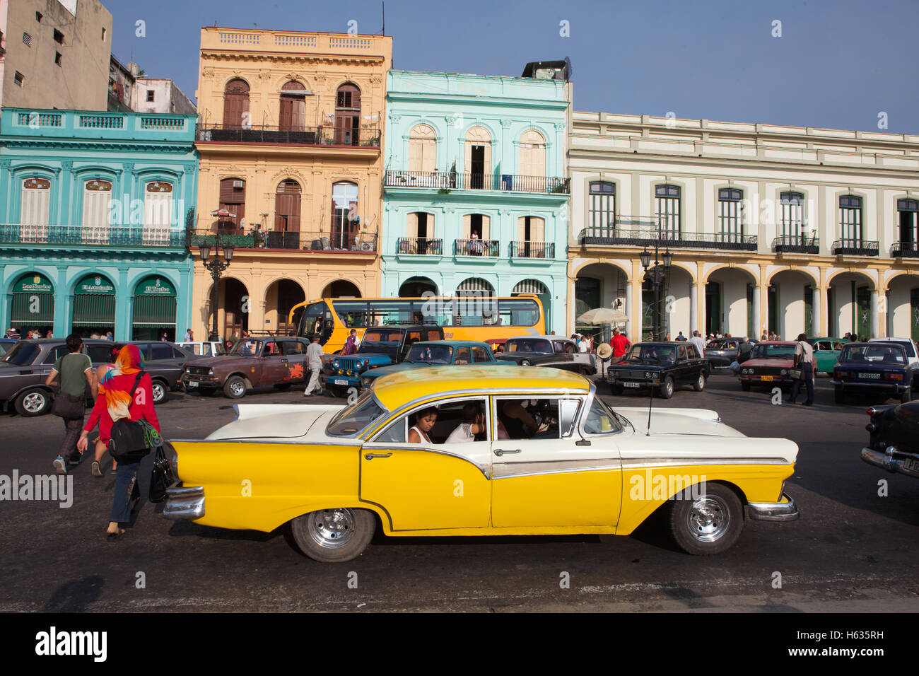 70er jahre autofarben -Fotos und -Bildmaterial in hoher Auflösung – Alamy