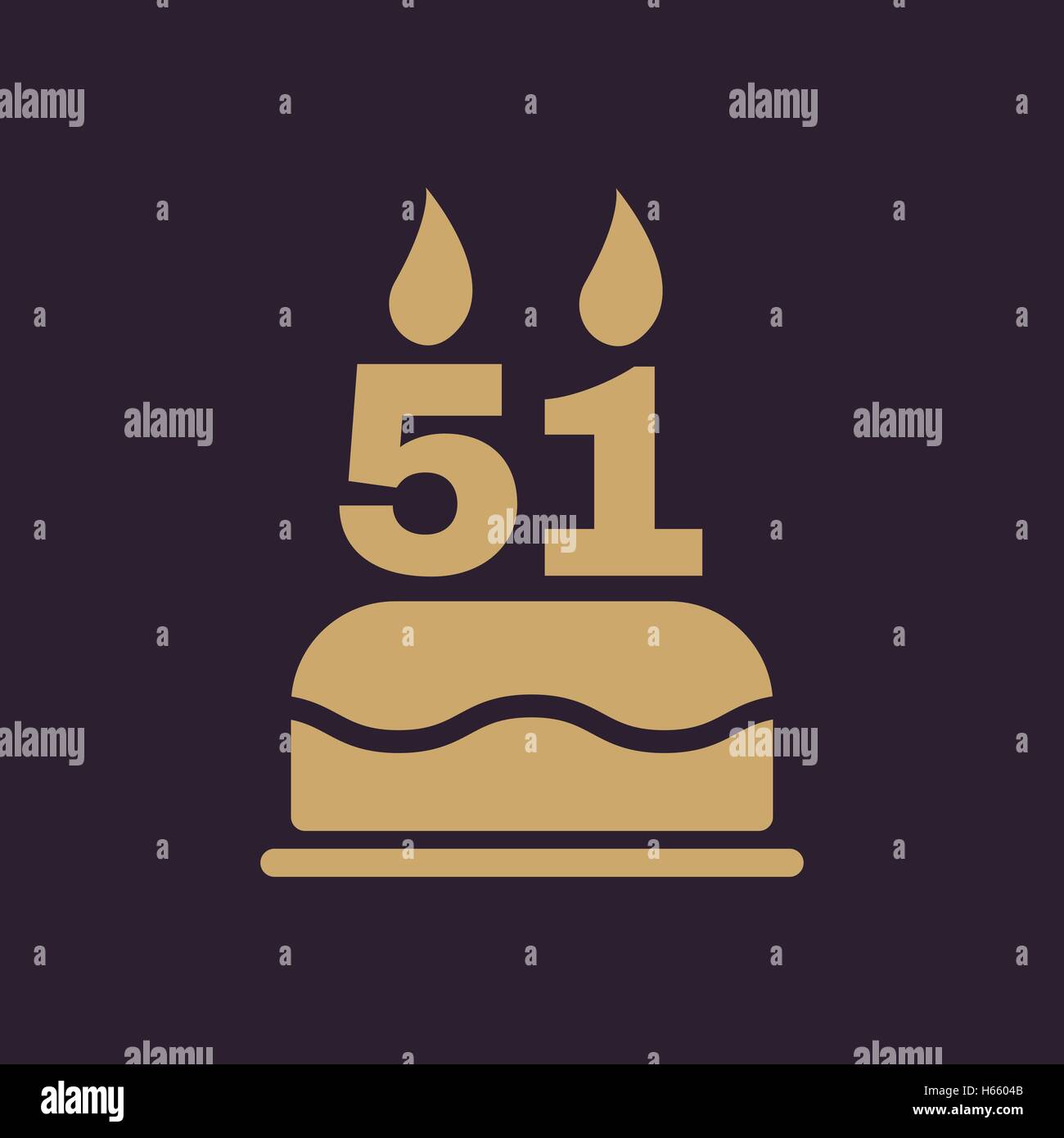 Die Geburtstagstorte mit Kerzen in Form von Nr. 51-Symbol. Geburtstag ...