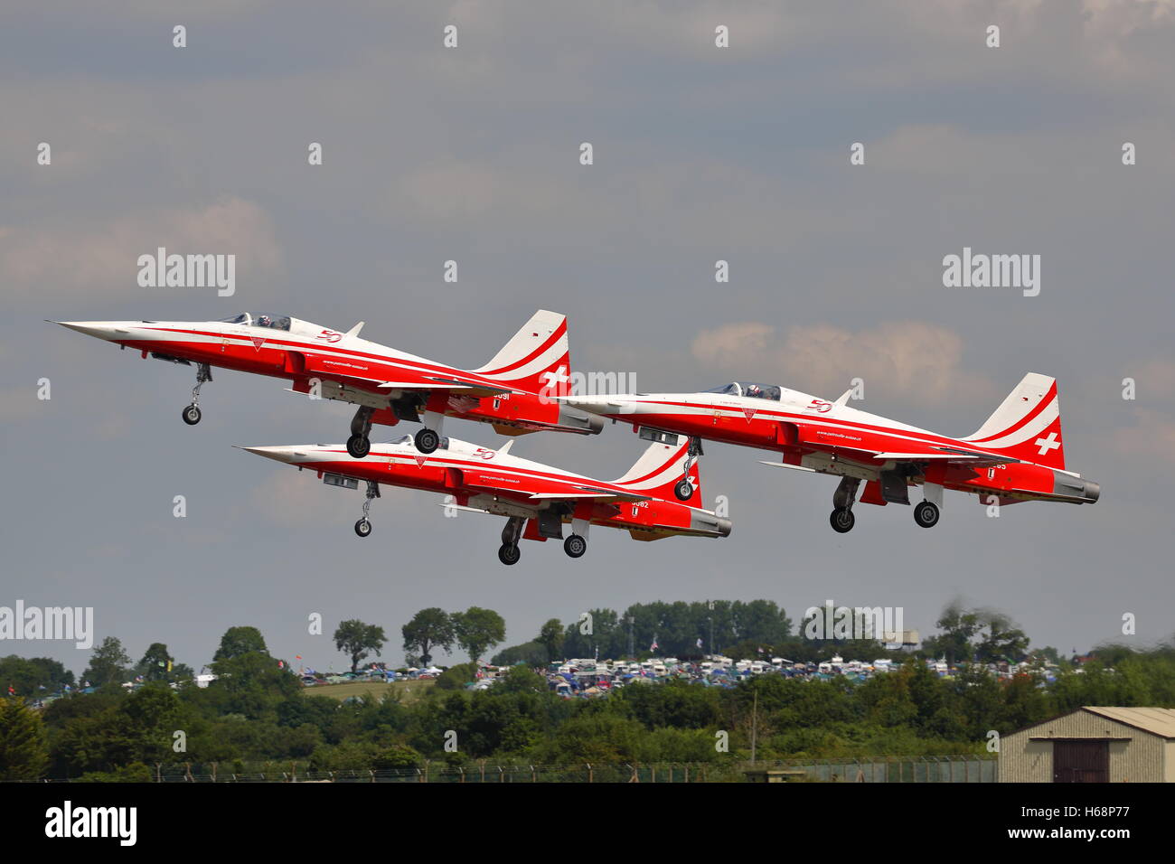 Patrouille Suisse aerobatic Anzeige Mannschaft mit ihrer Northrop F-5E Tiger II auf der RIAT ...