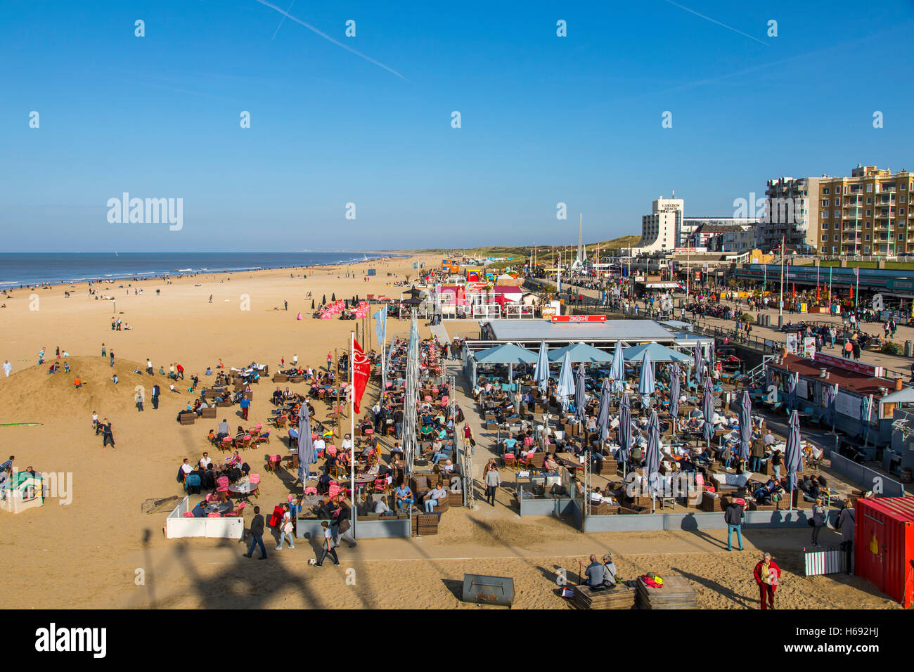 Beach bar scheveningen den haag -Fotos und -Bildmaterial in hoher ...
