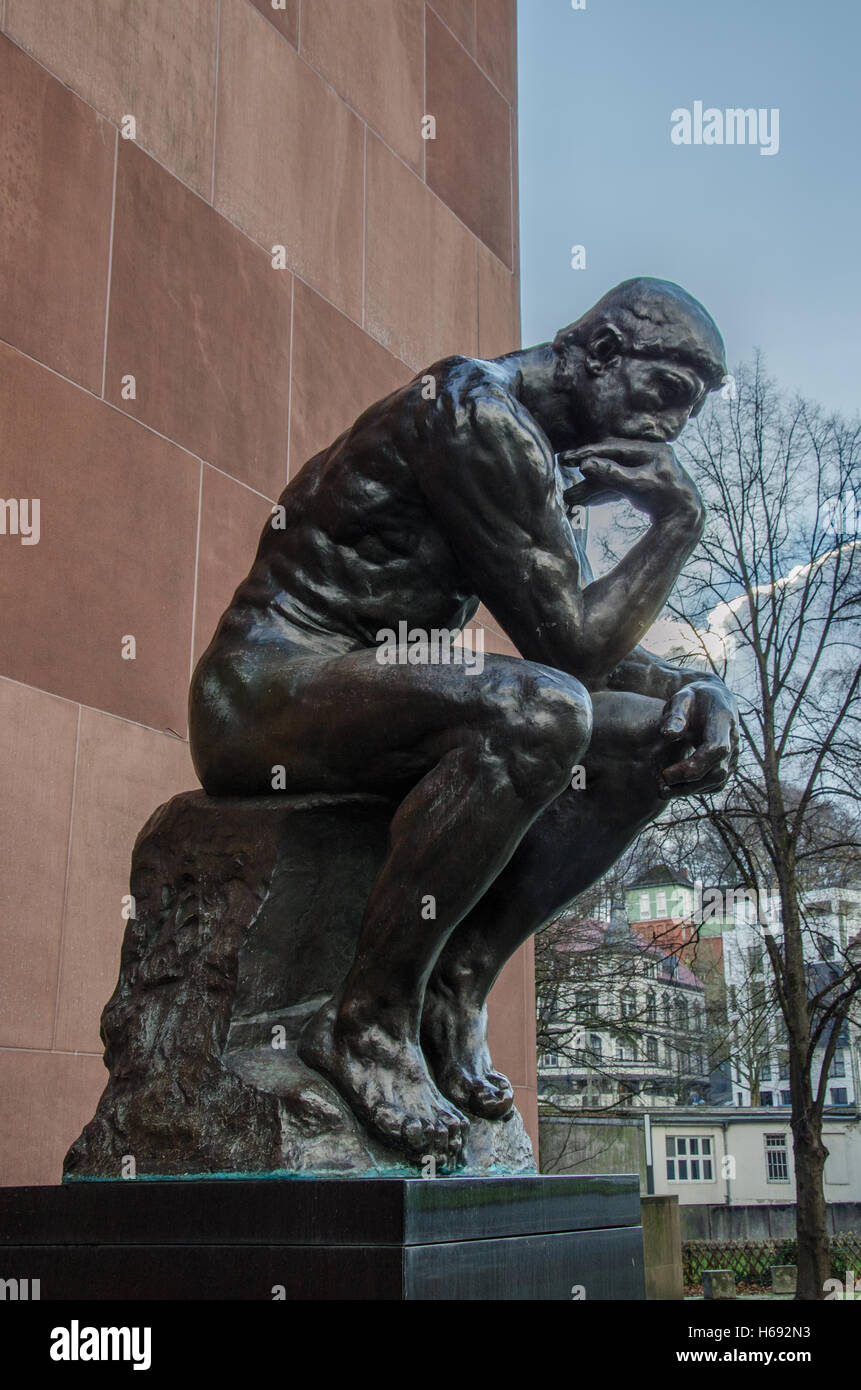 Der Denker Skulptur von Auguste Rodin. Der Denker, vor der Kunsthalle ...