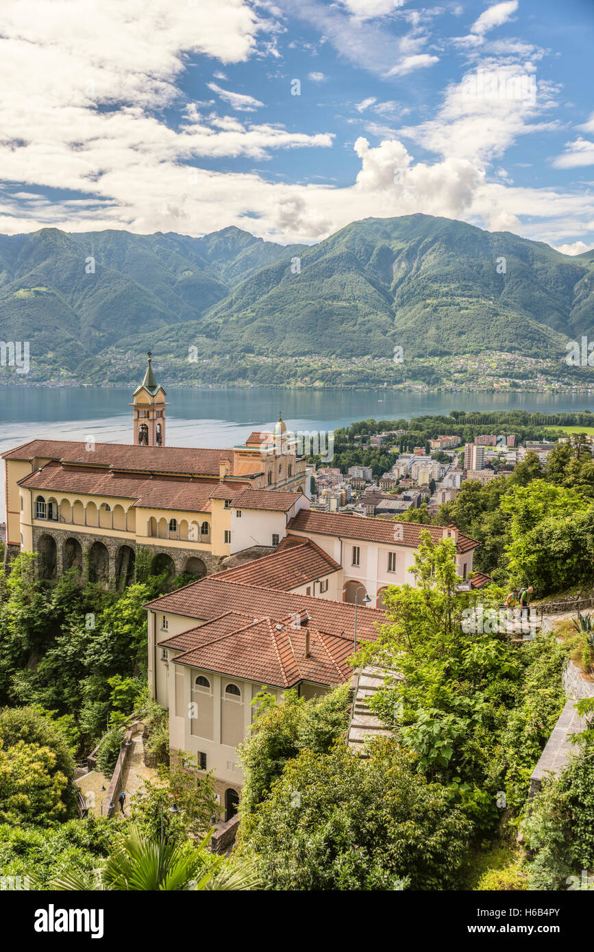 Blick von der Santuario della Madonna del Sasso in Locarno und Lago ...