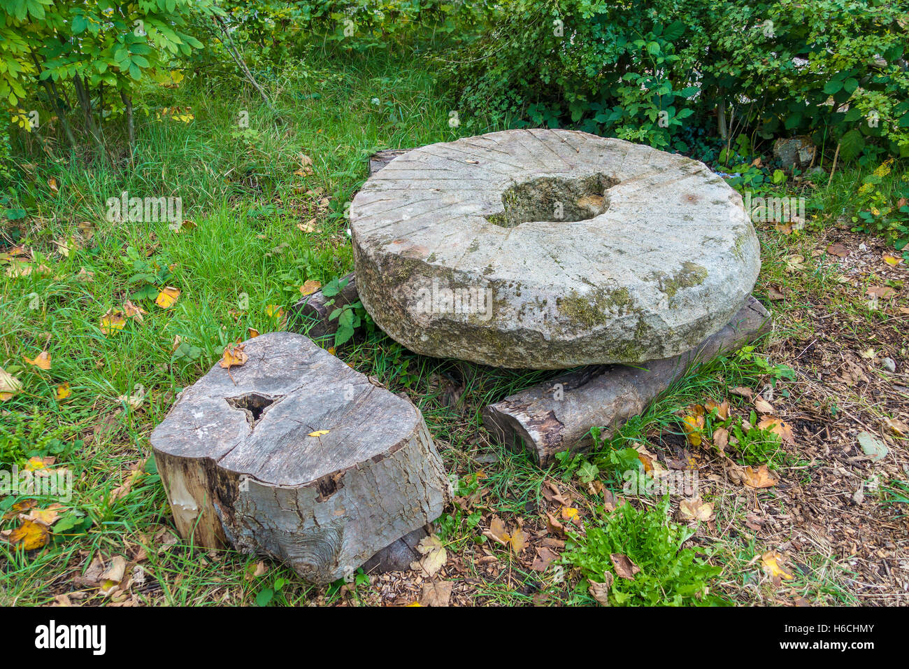 Alter mühlstein -Fotos und -Bildmaterial in hoher Auflösung – Alamy
