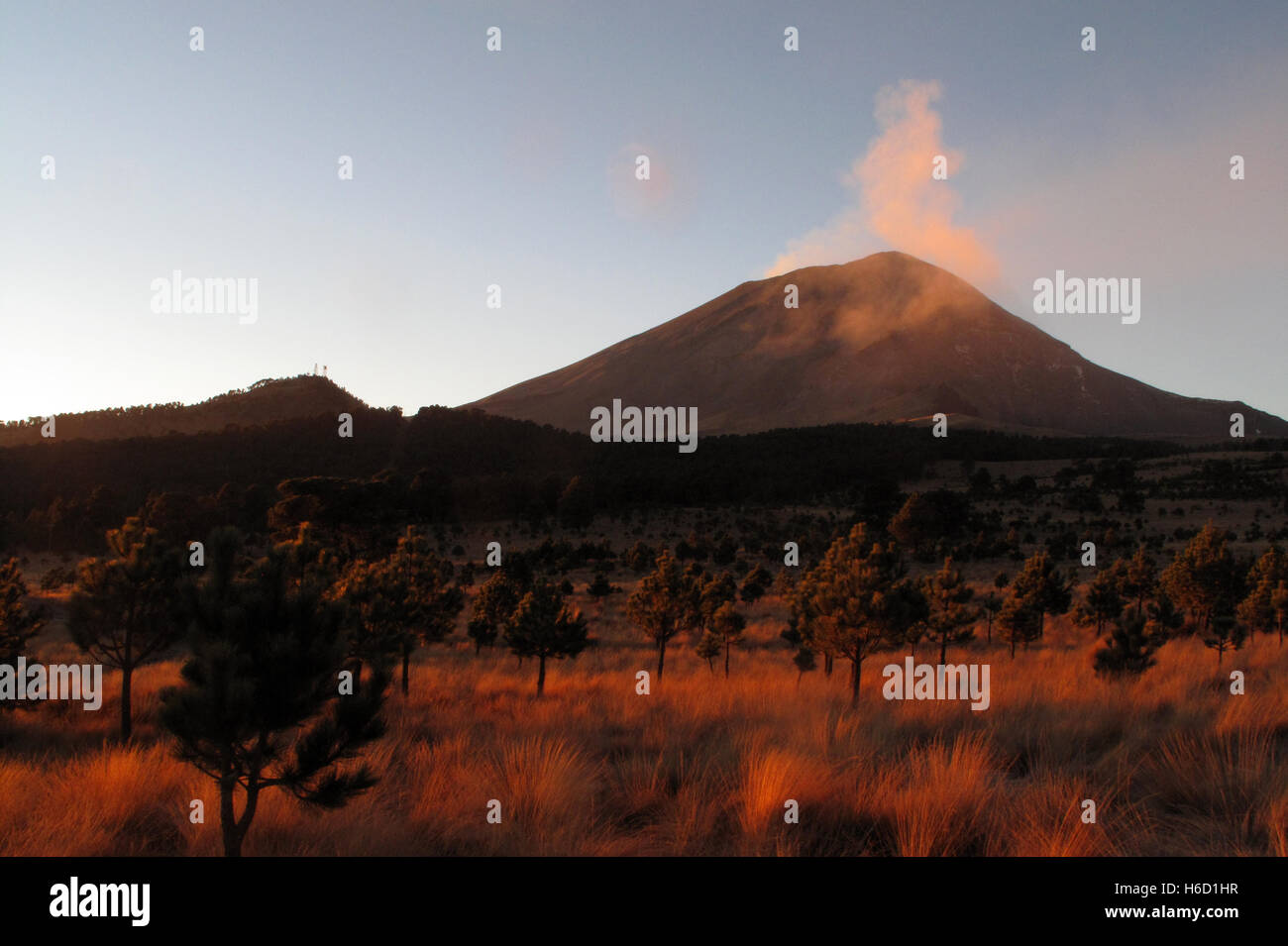 Popocatepetl vulkan und iztaccihuatl vulkan -Fotos und -Bildmaterial in ...