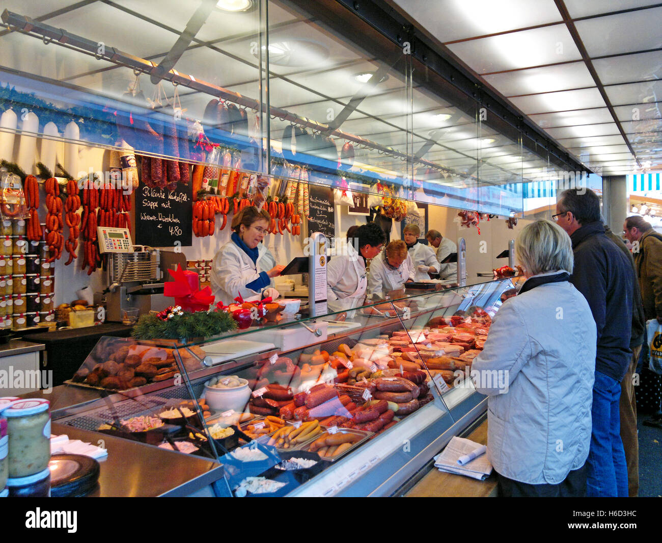 Germany market wurst -Fotos und -Bildmaterial in hoher Auflösung – Alamy