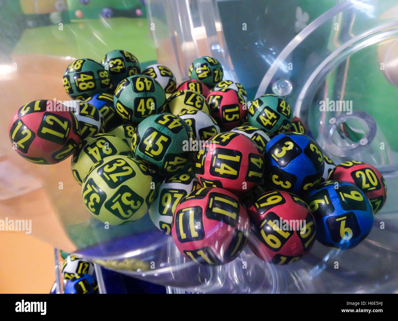 Lotto ball -Fotos und -Bildmaterial in hoher Auflösung – Alamy