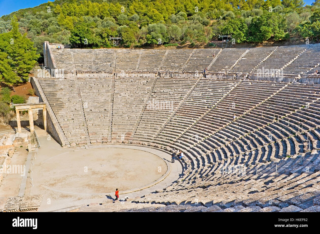 Altes theater von epidavros -Fotos und -Bildmaterial in hoher Auflösung ...