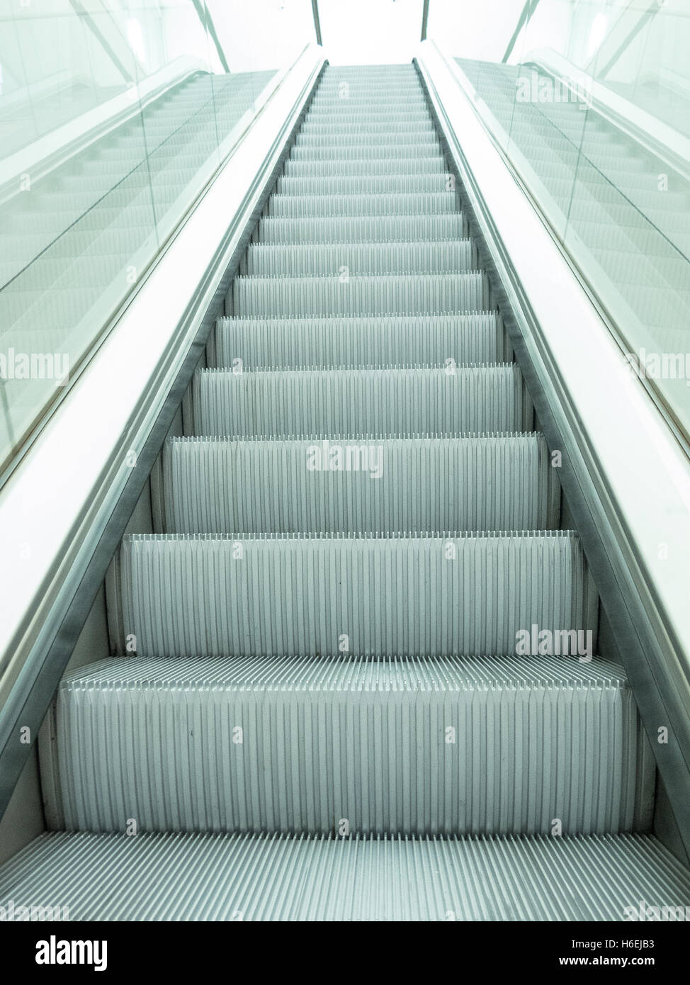 Fahrender rolltreppenaufzug -Fotos und -Bildmaterial in hoher Auflösung ...