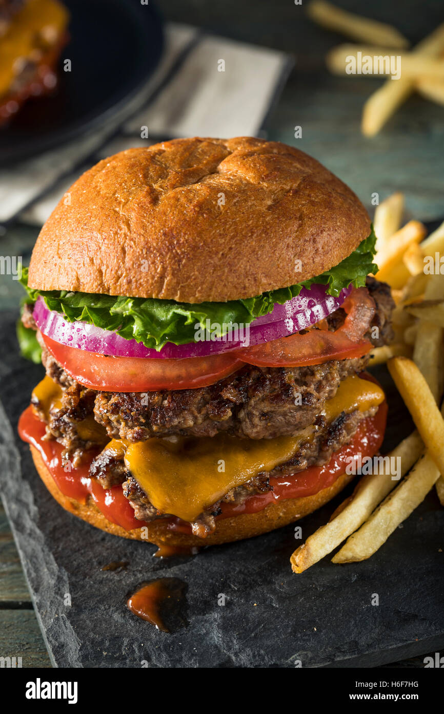 Klassischer Burger Stockfotos und -bilder Kaufen - Alamy